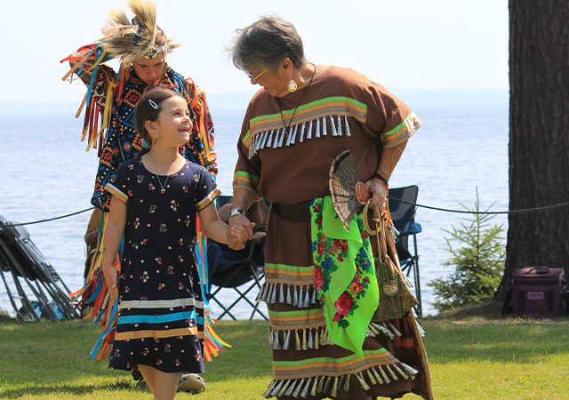 Wahnapitae First Nation - Home