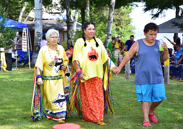 Wahnapitae First Nation - Home